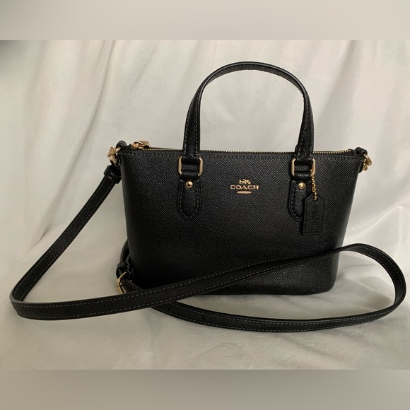 Coach | Bags | Coach Mini Gallery Crossbody In Crossgrain Leather ...